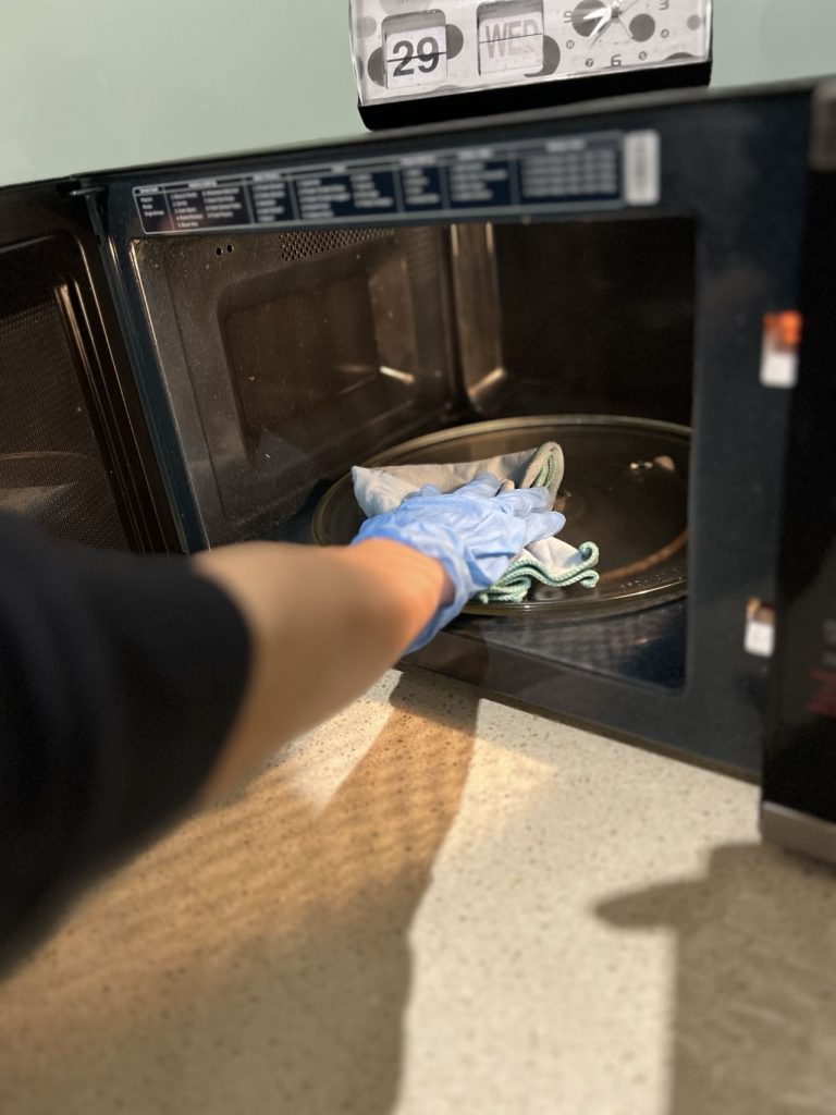 How to Clean a Microwave in 5 Minutes
